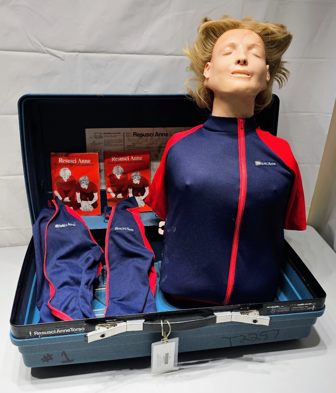 Laerdal Resusci Anne Torso Adult CPR Trainer Manikin w/ Case, Manual | eBay