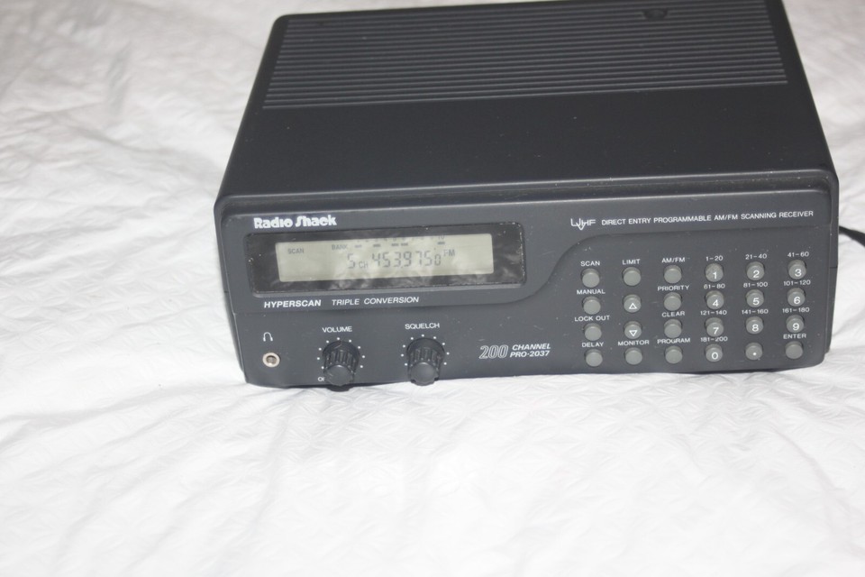 RadioShack Pro - 2037 200 Channel Scanning Receiver - Tested And ...