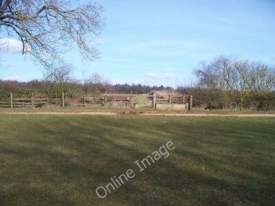 Photo 12x8 Top of the hill Blockley The footpath from Seven Springs to ...