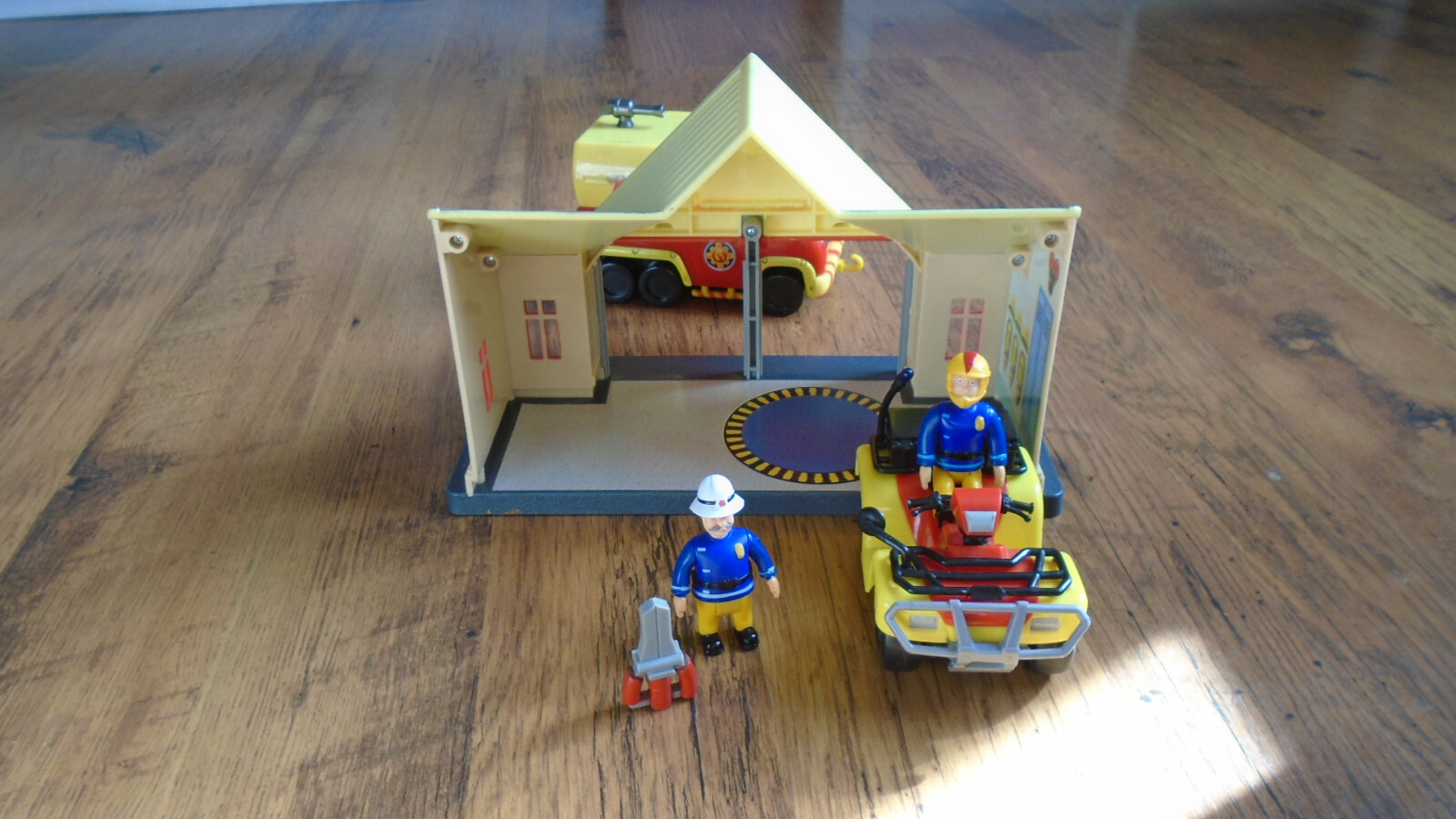 Fireman Sam Fire Station Truck Quad Bike Sam Station Officer Steel Jaws ...