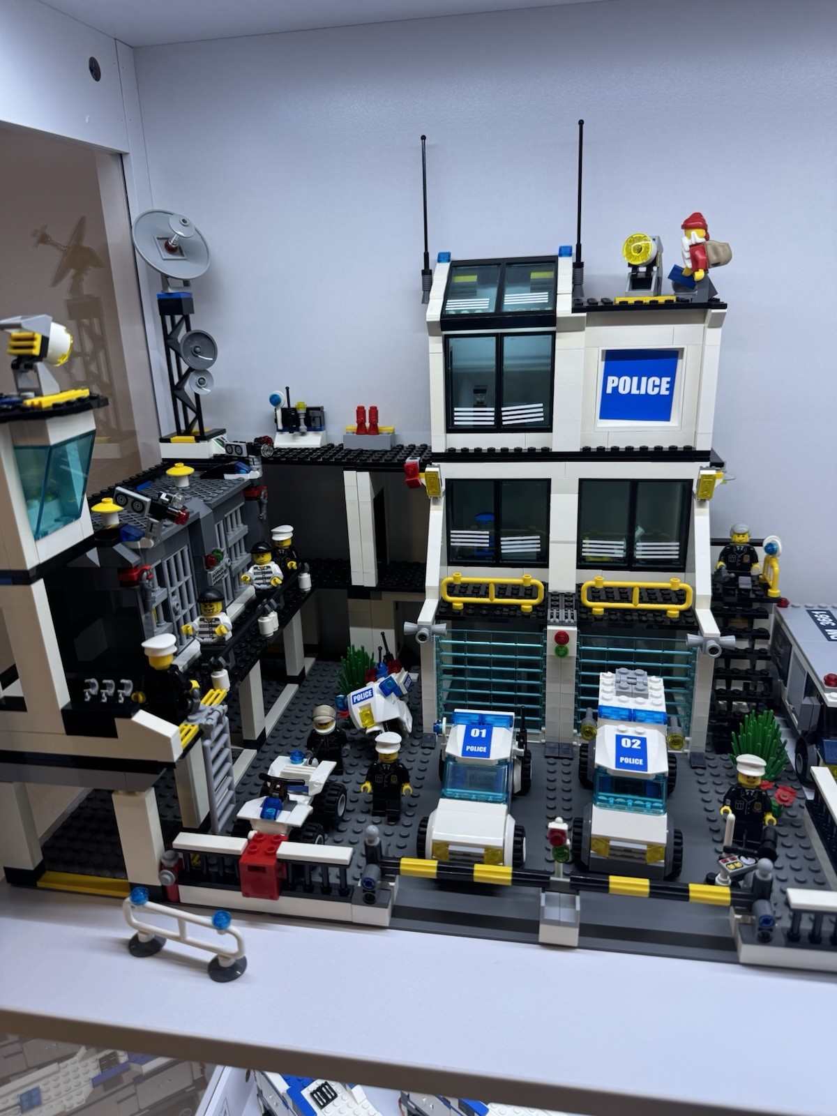 LEGO CITY Police Station 7744 Complete Vehicles 7236, 7286 and 7743 ...