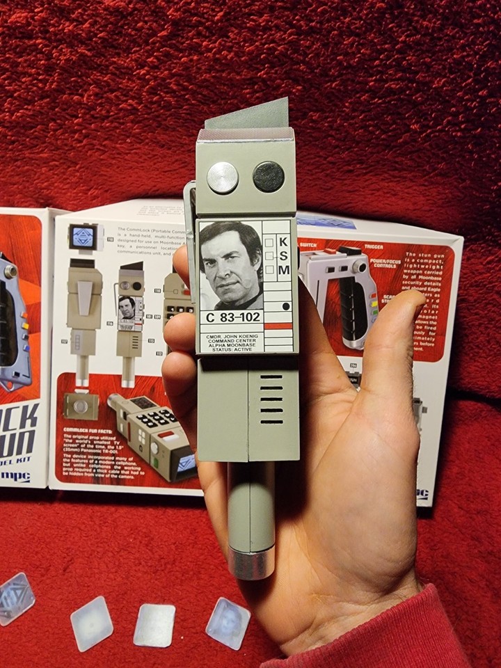 Space: 1999 STUDIO SCALE Commlock And Stun Gun Replica Assembled ...