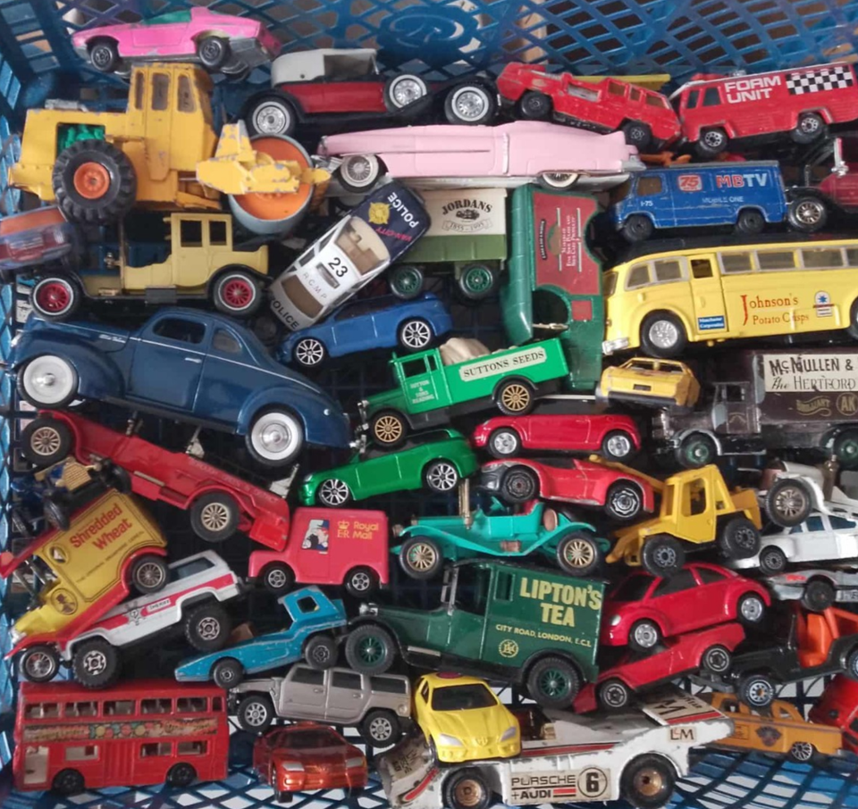 VINTAGE & LATER DIECAST TOY JOB LOT MATCHBOX & OTHERS CARS VANS etc ...