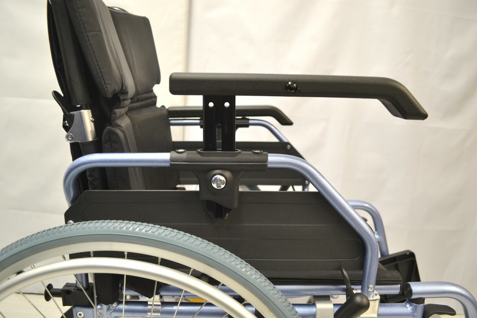 Self Propel Wheelchair Aktiv X3 Pro Folding Crash Tested 18" Seat Width ...