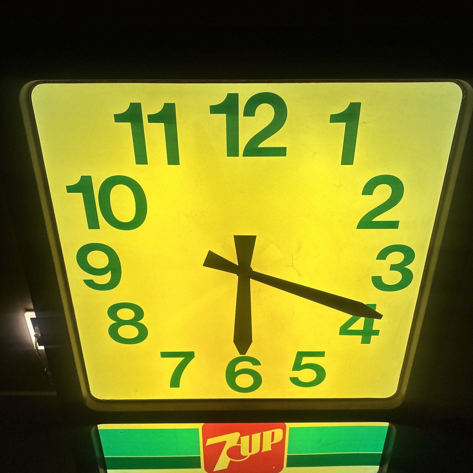 VINTAGE 1970s 7 UP STORE ADVERTISING LIGHTED WALL CLOCK HUGE RARE! | eBay