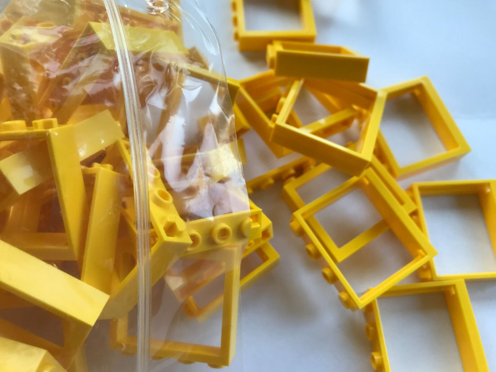 LEGO- NEW-#60594-YELLOW-WINDOW 1 X 4 X 3- NO SHUTTER TABS-10 PIECES | eBay