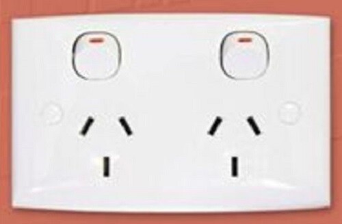 Clipsal STANDARD TWIN SWITCHED SOCKET 115x73mm 10A 1-Pole 3-Pin ...