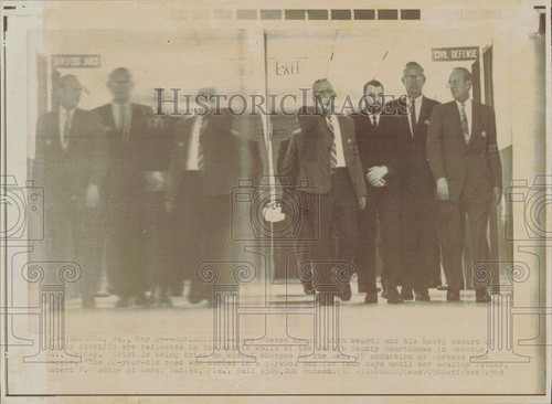 1969 Press Photo Gary Steven Krist & his escort of deputy sheriffs in ...