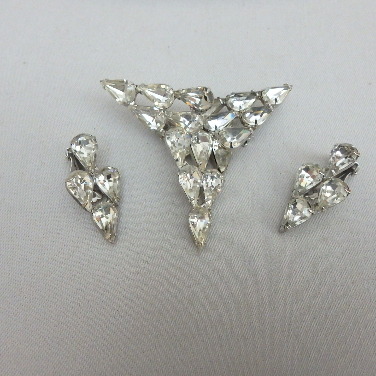 Large Vintage Pear Shaped Rhinestone Brooch and Earri… - Gem