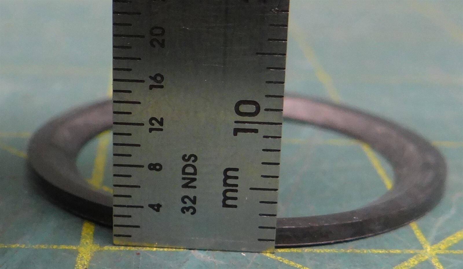 Flowserve Wiper Ring 520622 Rod-Sealing Wiper for 1-1/8" Rod Dia Buna-N ...