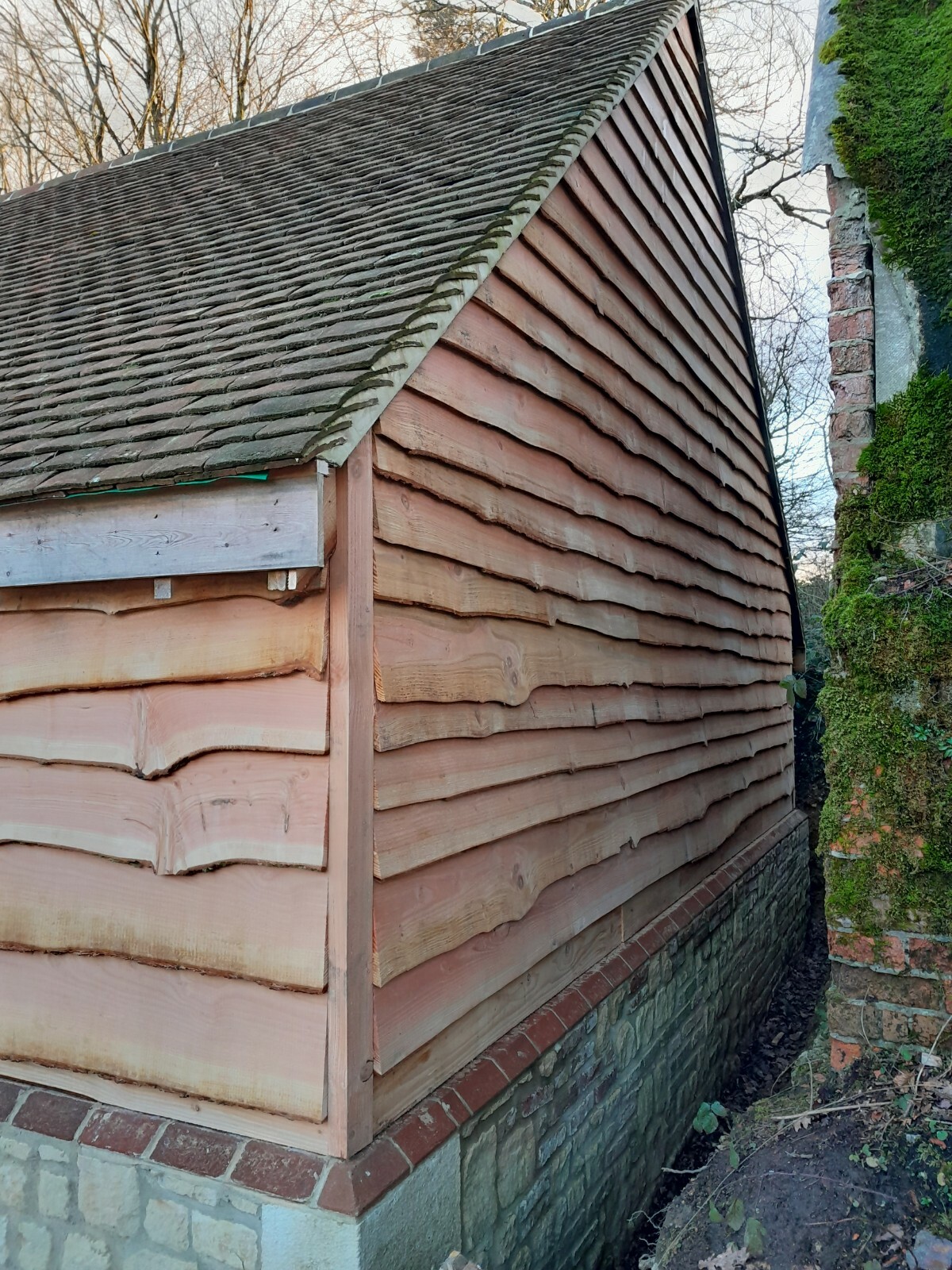 Waney edge cladding. Douglas Fir and Larch. 20mm thick. Installation ...