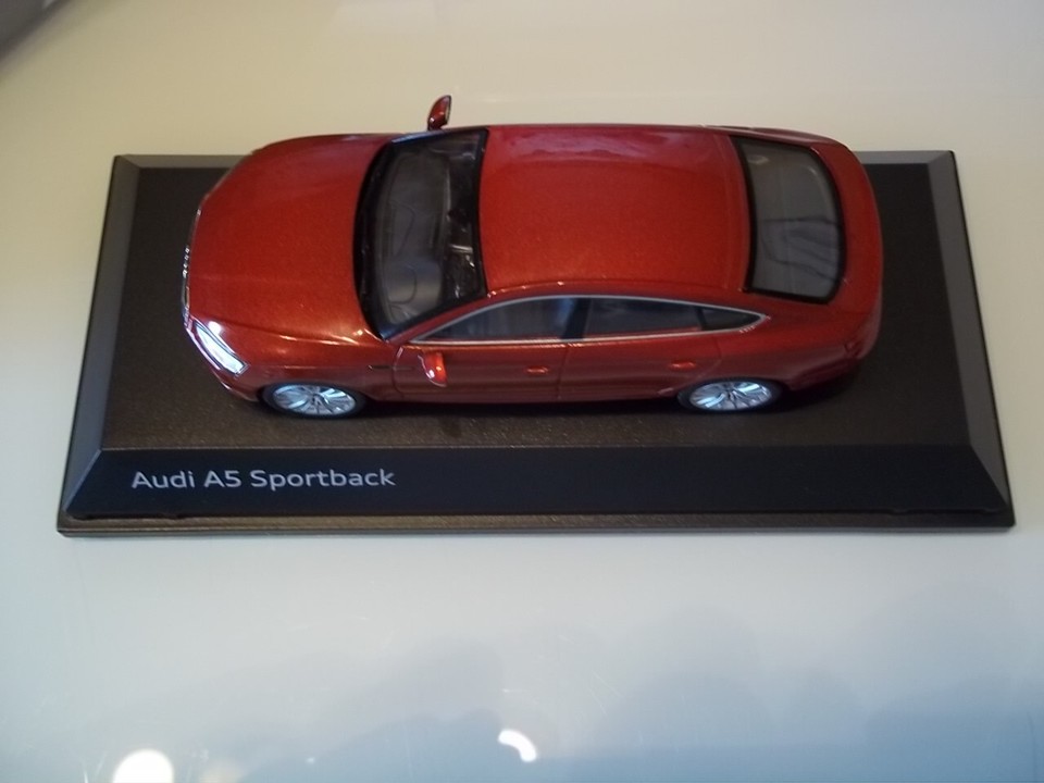 Audi A5 Sportback Facelift * Matador Rot * 1:43 Minimax * Orig. Audi ...