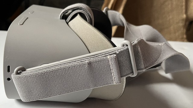 Meta Oculus Go 64GB Standalone Virtual Reality Headset - Gray for sale ...