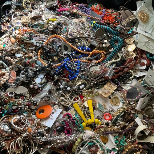 Vintage to Now Womens tangled Scrap jewelry lot 28.5lbs | eBay