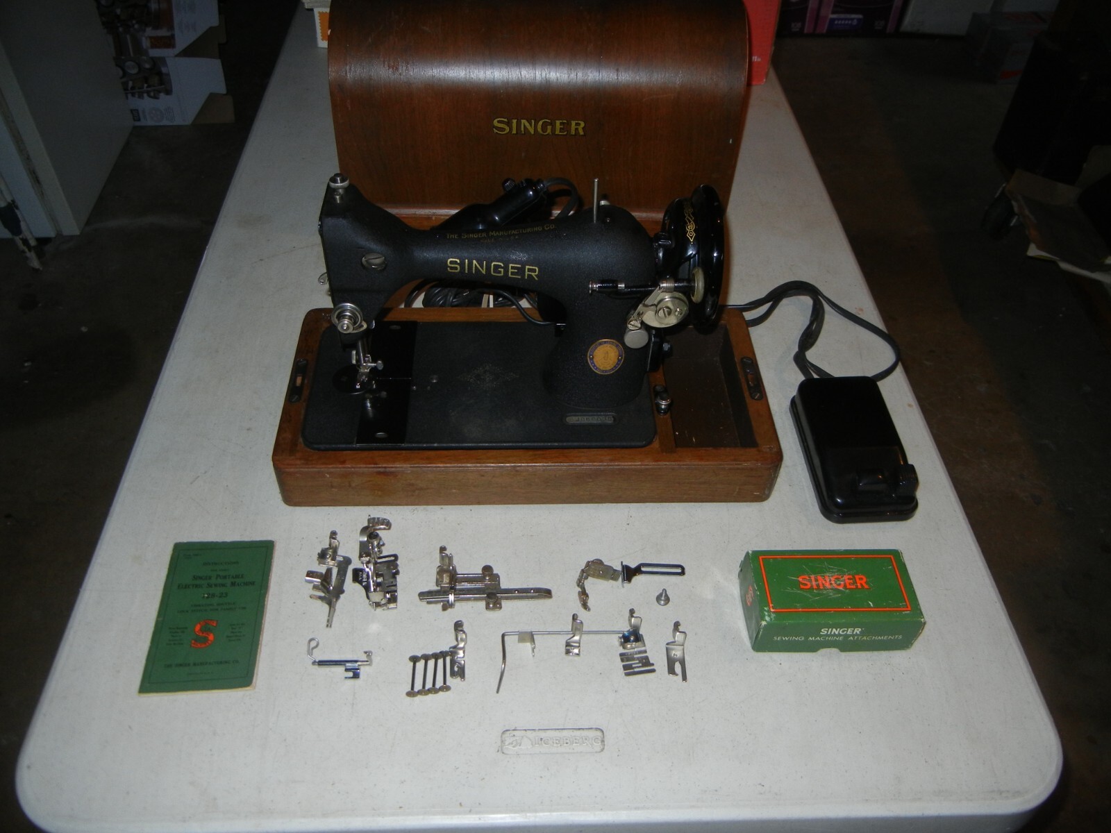 Singer Model 128-23 Sewing Machine Crinkle Blackside Bentwood Case ...