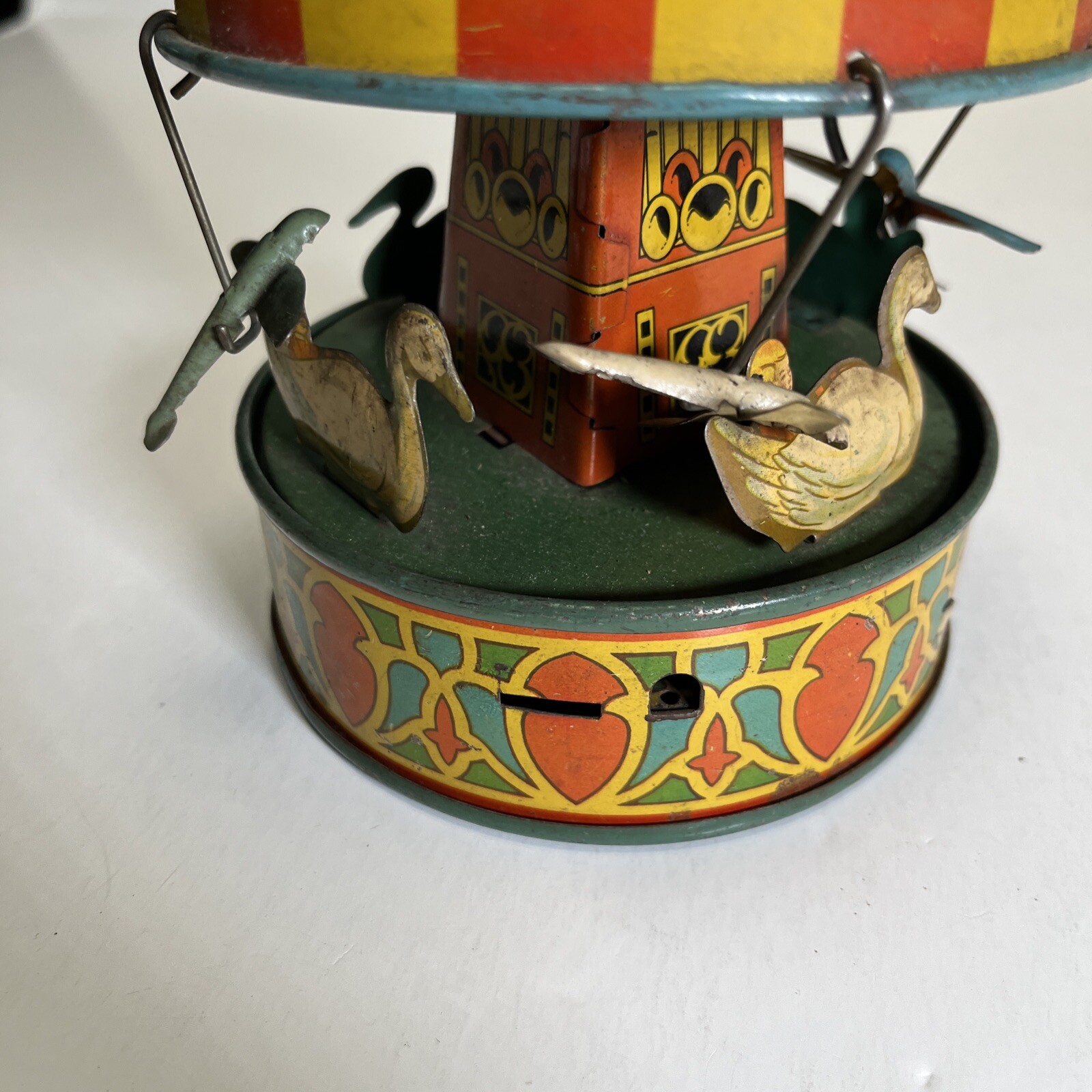 VINTAGE WYNDOTTE TIN MERRY GO ROUND Not Working Missing Parts Roof VINTAGE WYNDOTTE TIN MERRY GO ROUND Not Working Missing Parts Roof