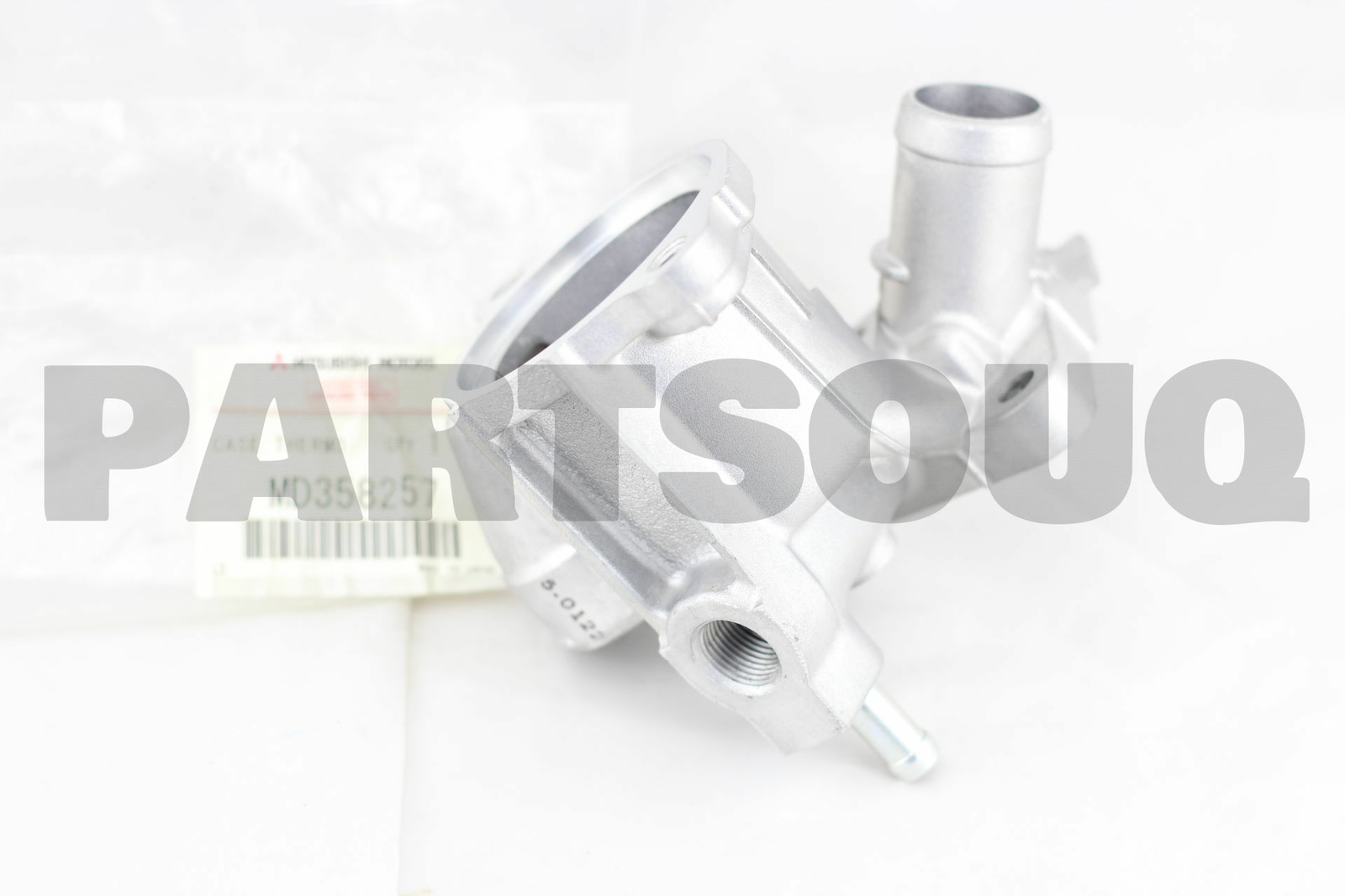 MD358257 Genuine Mitsubishi CASE,THERMOSTAT | eBay