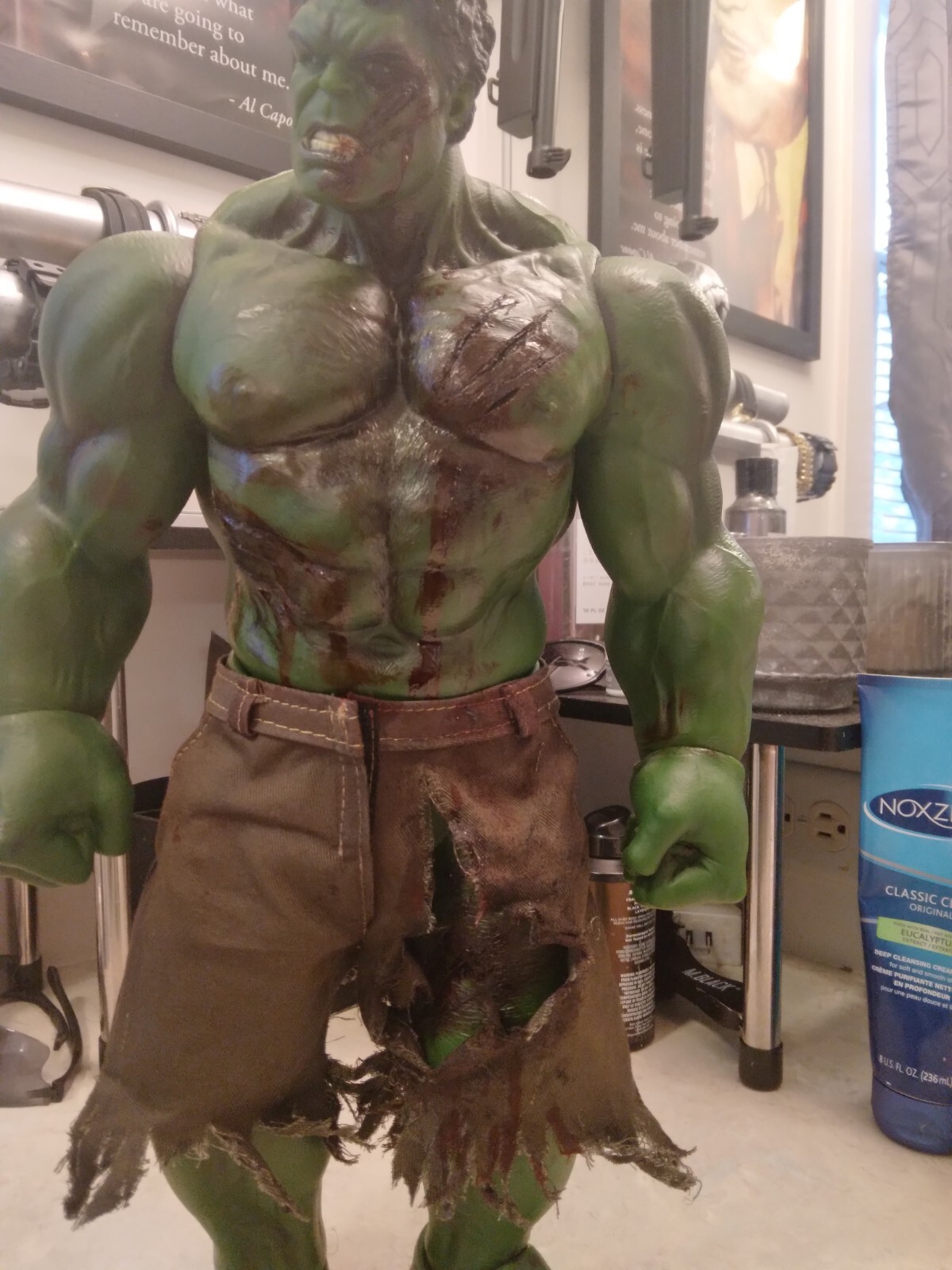 Hulk battle damage 42cm and wolverine 1/6 real claws battle damage ...
