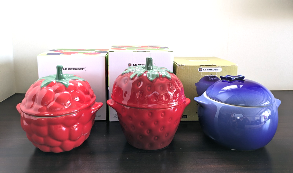 LE CREUSET FRUIT BERRIES STRAWBERRY BLUEBERRY & RASPBERRY Cocotte Stone ...