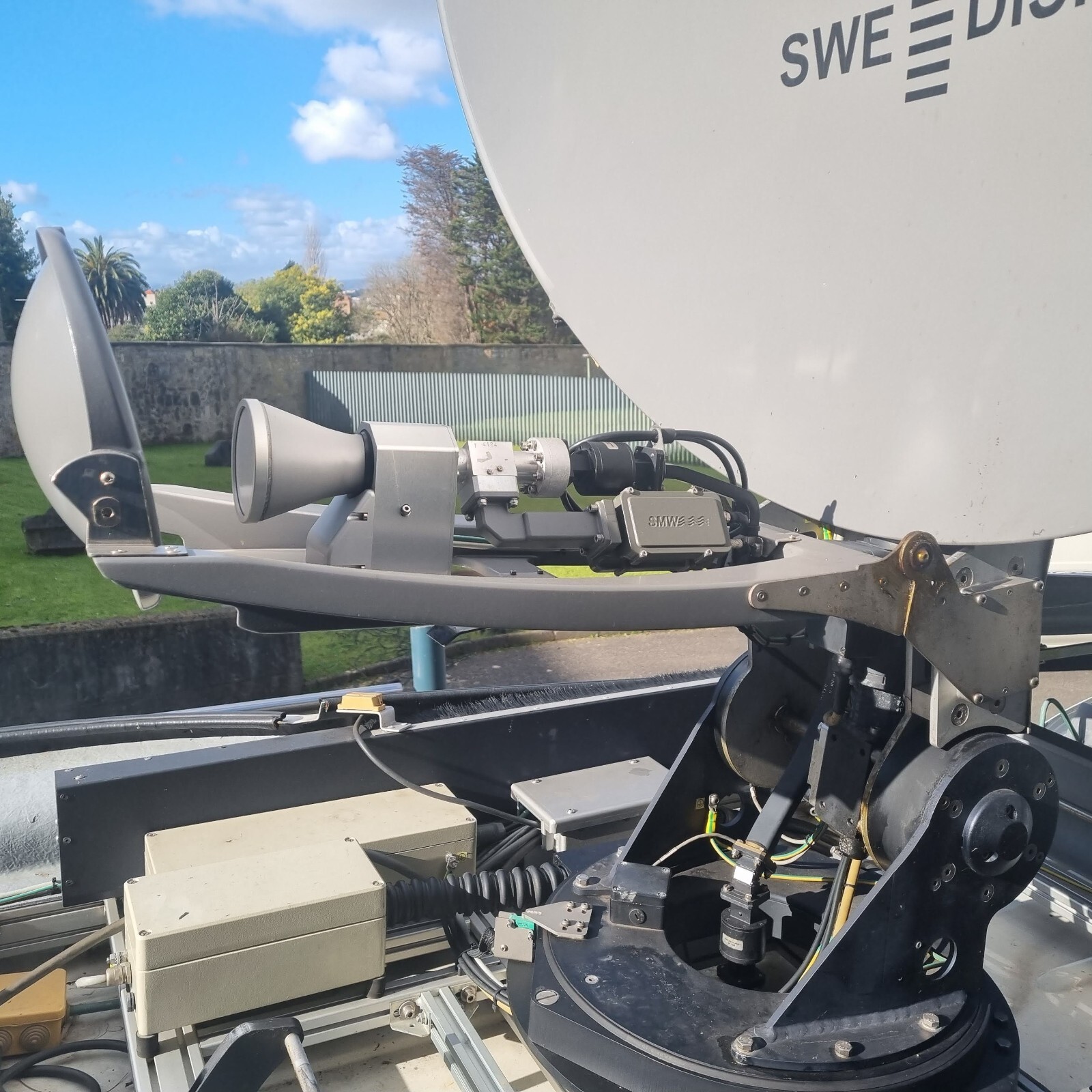 SWE DISH DRIVE AWAY DSNG | eBay