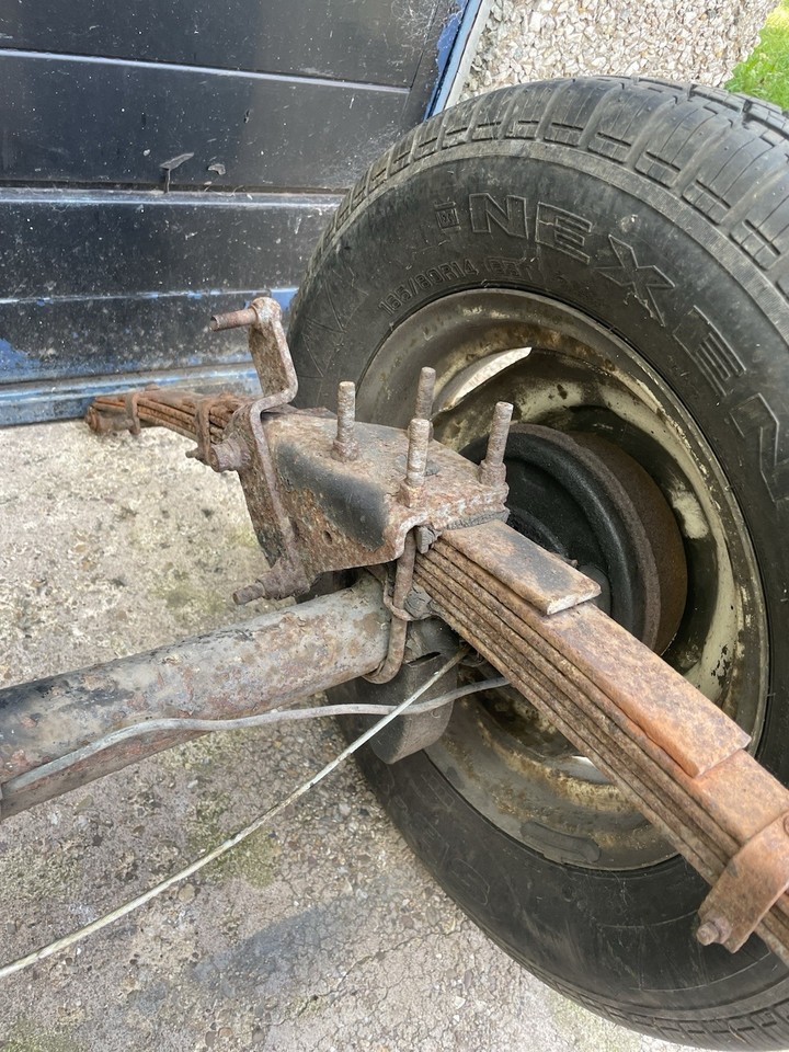 MORRIS MINOR 1000 REAR BACK AXLE C/W DIFF, HUBS, BACK PLATES, WHEELS ...
