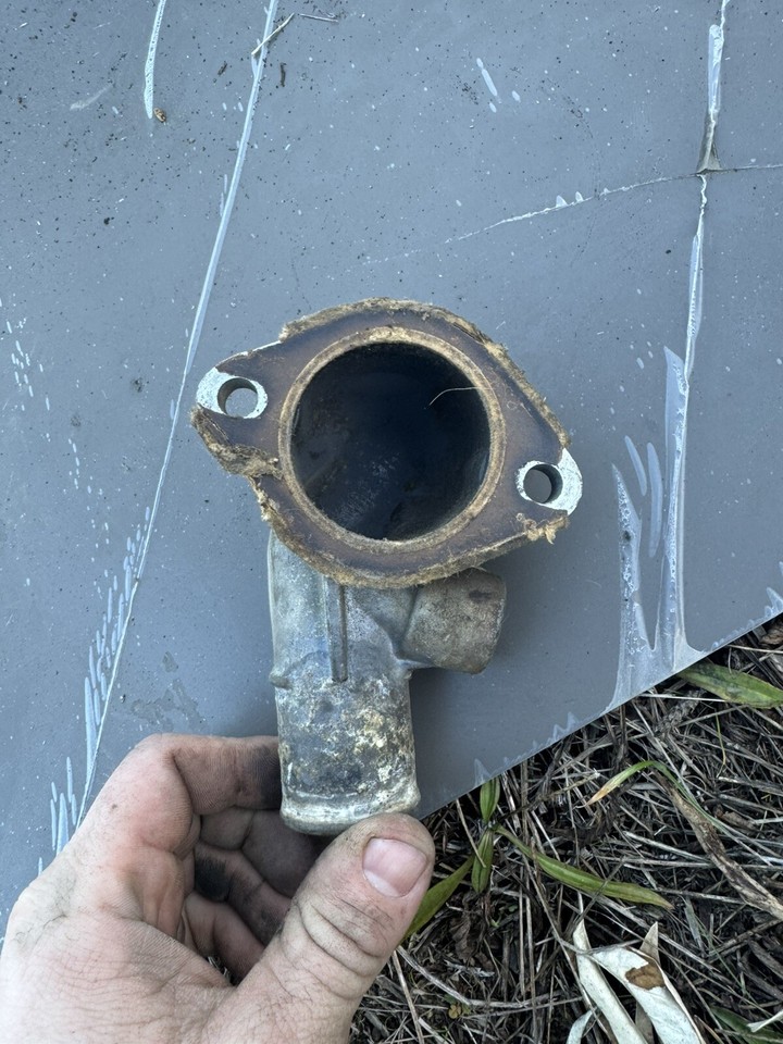 84-95 Toyota Pickup 4Runner Thermostat Housing OEM 22RE 22R SHORT W ...