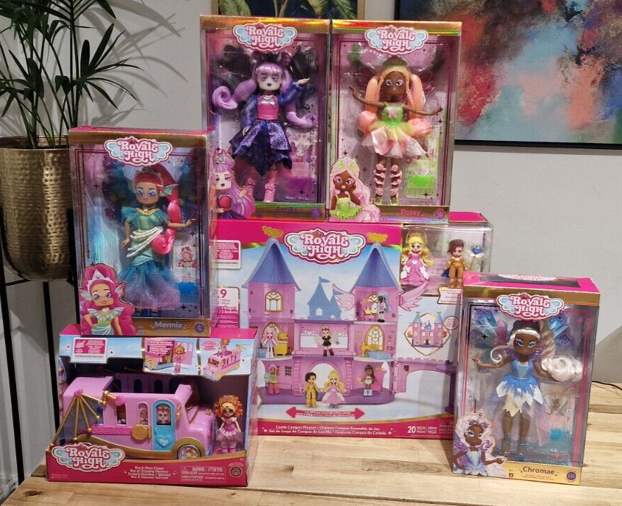 6x Royale High Toys, 4 DOLLS, CASTLE and BUS - ROBLOX CODE MISSING ...