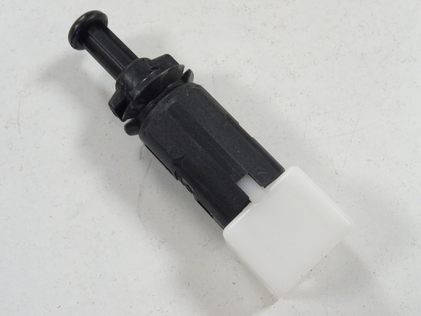 Vauxhall MOVANO a VIVARO Brake Light Switch Genuine 93852863 for sale ...