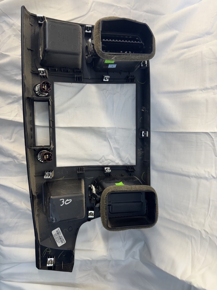 C13 2007-13 GMC CHEVY SILVERADO SIERRA Center Dash Radio Bezel Trim ...