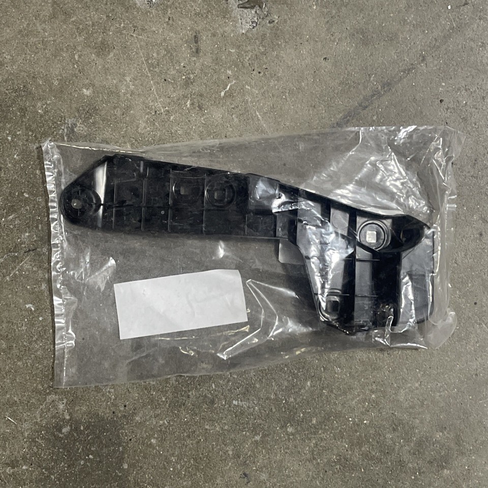 2018 - 2024 TOYOTA CAMRY REAR BUMPER RIGHT MOUNT BRACKET SUPPORT OEM ...