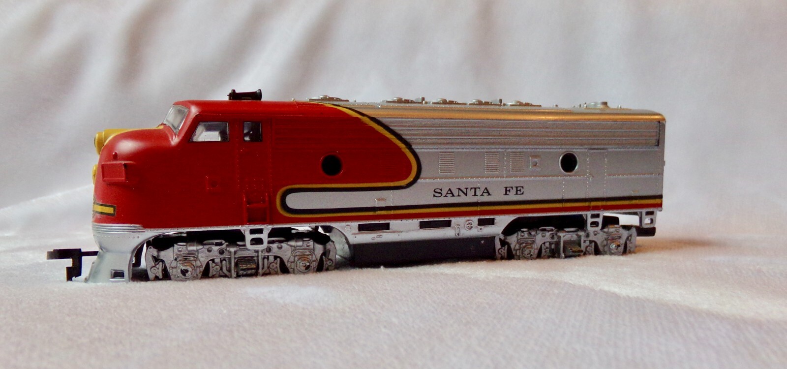 Life-Like HO Scale Santa Fe EMD F7 Diesel Locomotive No. 5289 War ...