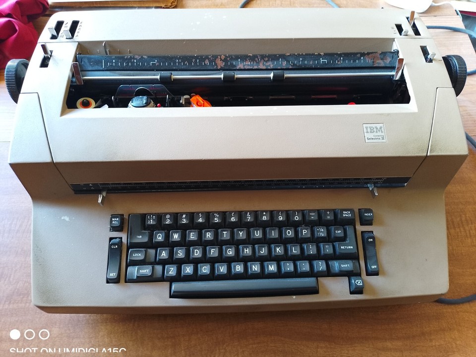 *Vintage* 1976 IBM Correcting Selectric II Typewriter WORKS but missing ...