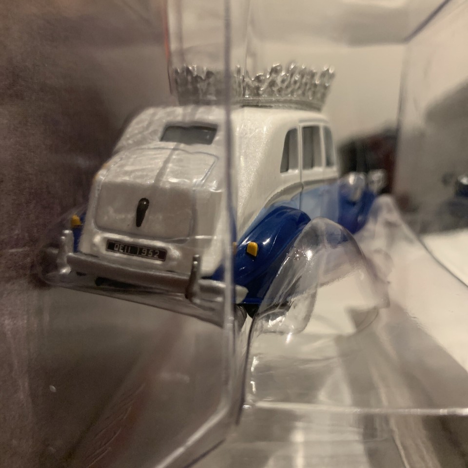 Disney Pixar Cars The Queen - Cars 2 - Special Deluxe Cars Official ...