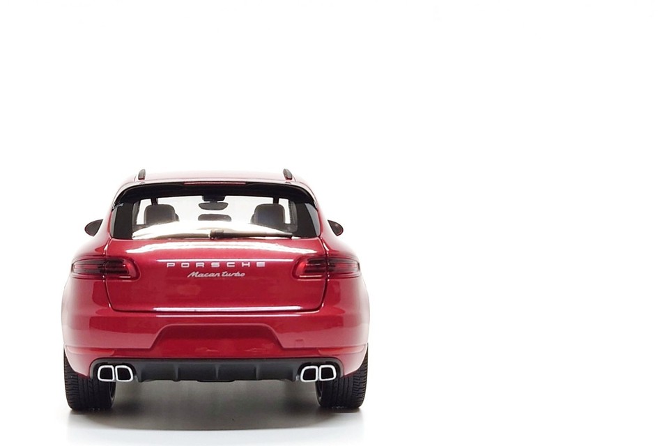 Minichamps 1:18 Porsche Macan Turbo in Impulse Red Metallic | eBay