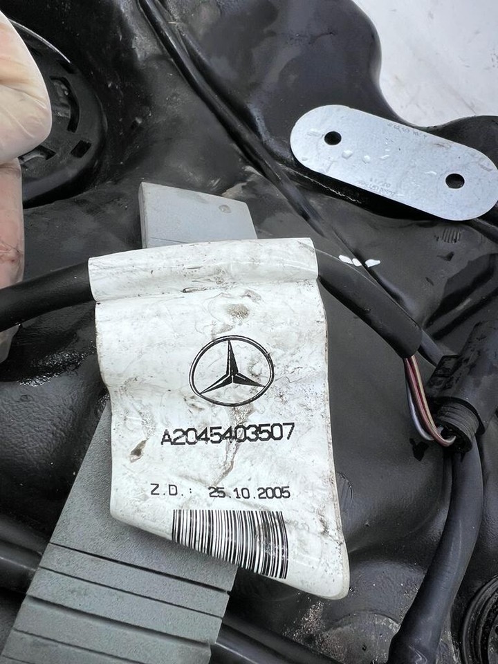 08-14 Mercedes W204 C300 C350 Fuel Gas Tank Reservoir Assembly ...