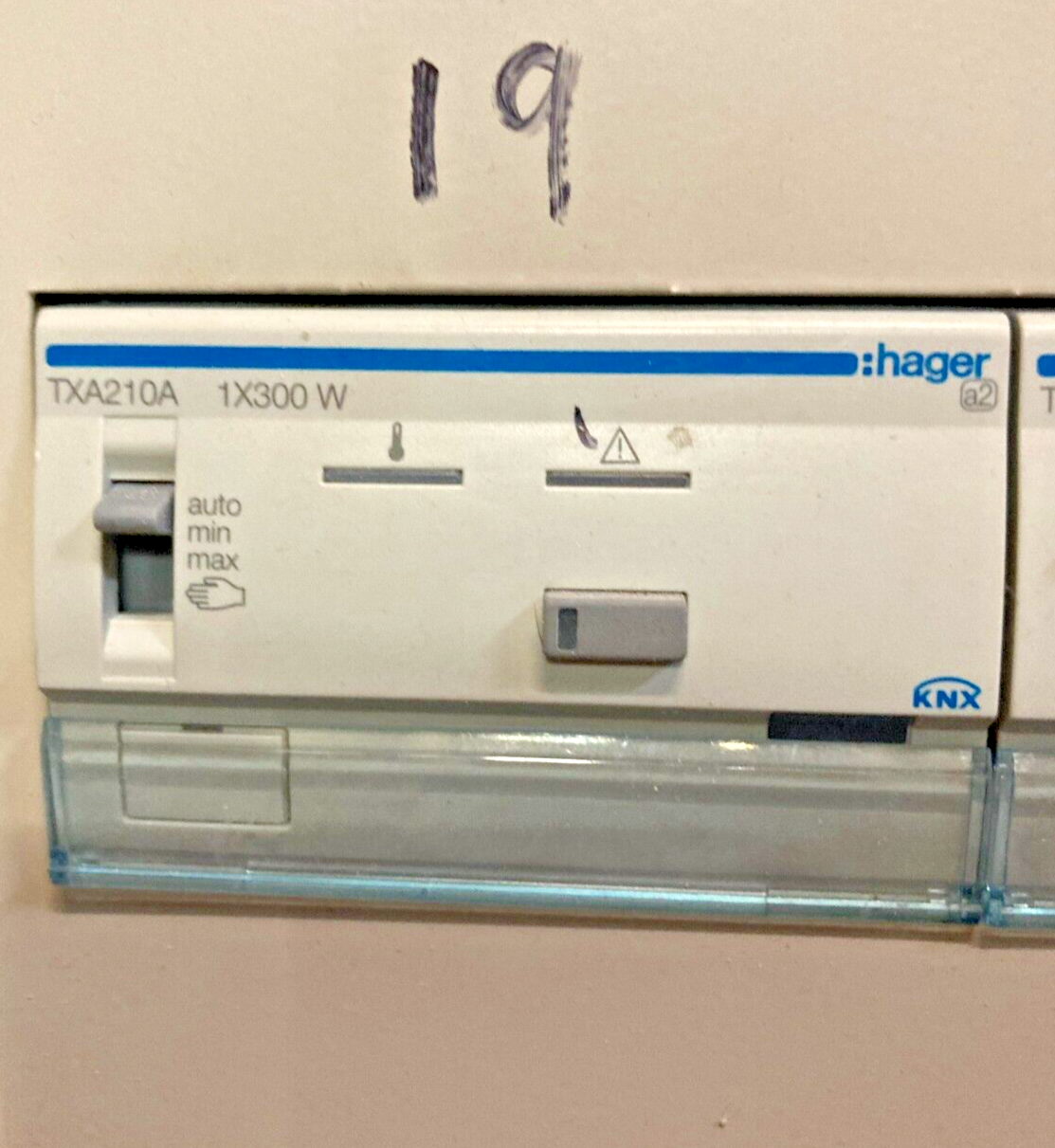 Hager TXA 210A Universal Dimmer KNX Tebis - Variable Output Module ...