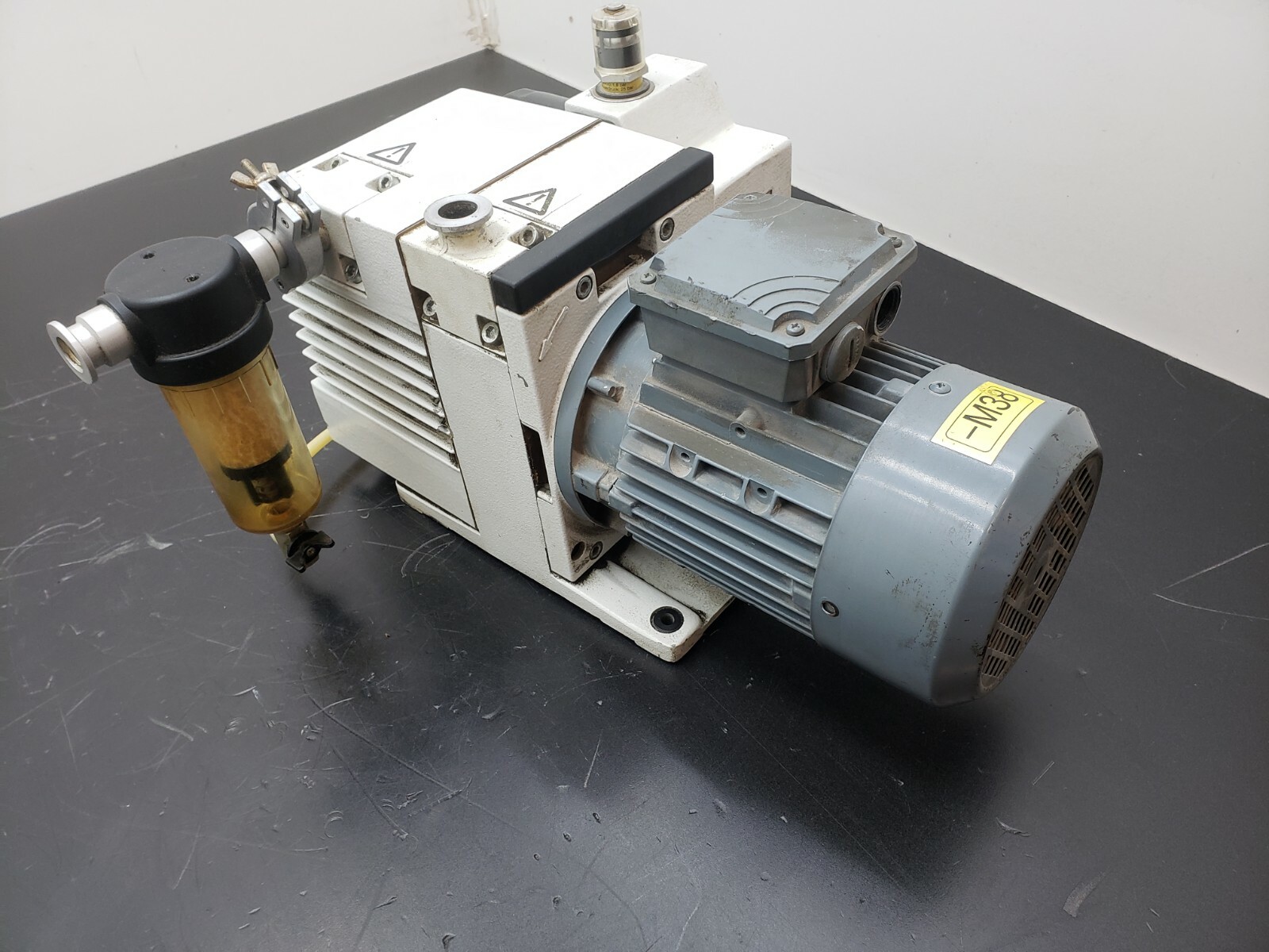 Leybold Trivac 240V D4B Tested To 10 Microns W/ AF8 Filter, OF4-25 | eBay