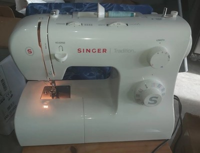 SINGER Tradition 2282 Electric Sewing Machine~ Detachable Tool Box ~ 32 ...
