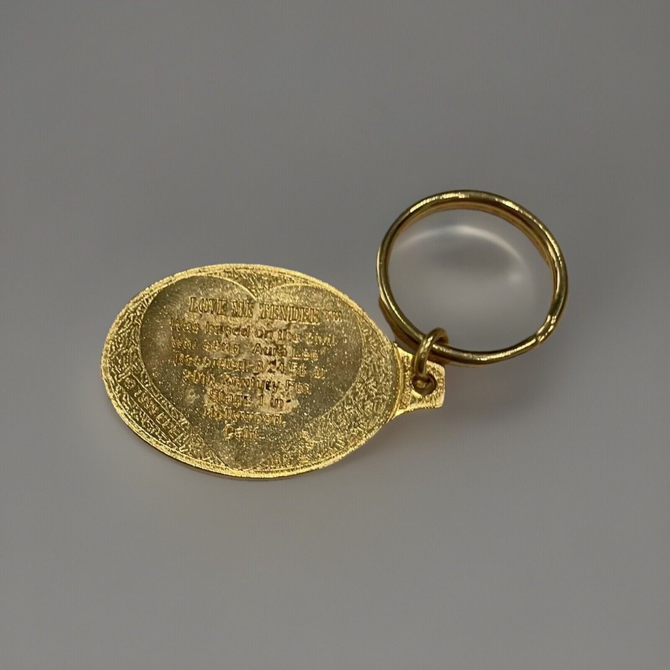 RARE LOT OF 18 VINTAGE ELVIS ITEMS CHECKBOOK CASE, MUSIC BOX, PINS ...