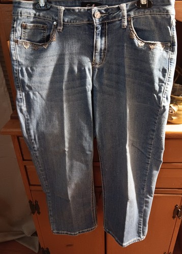 Earl Capris w/ Brown Kintting On Back Pockets And The Trim Of Front ...