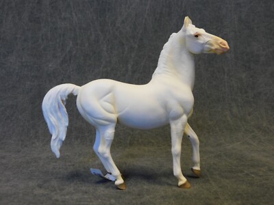 WIA NEW * Dominant White Marwari Stallion * 1:18 Scale Model Horse ...