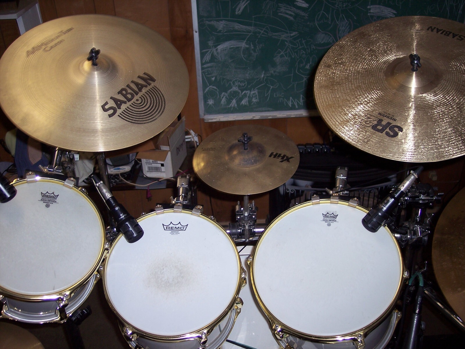 TEMPUS DRUMS. CRYSTALINA WHITE W/GOLD LUGS AND RIMS. MANY EXTRA'S ...
