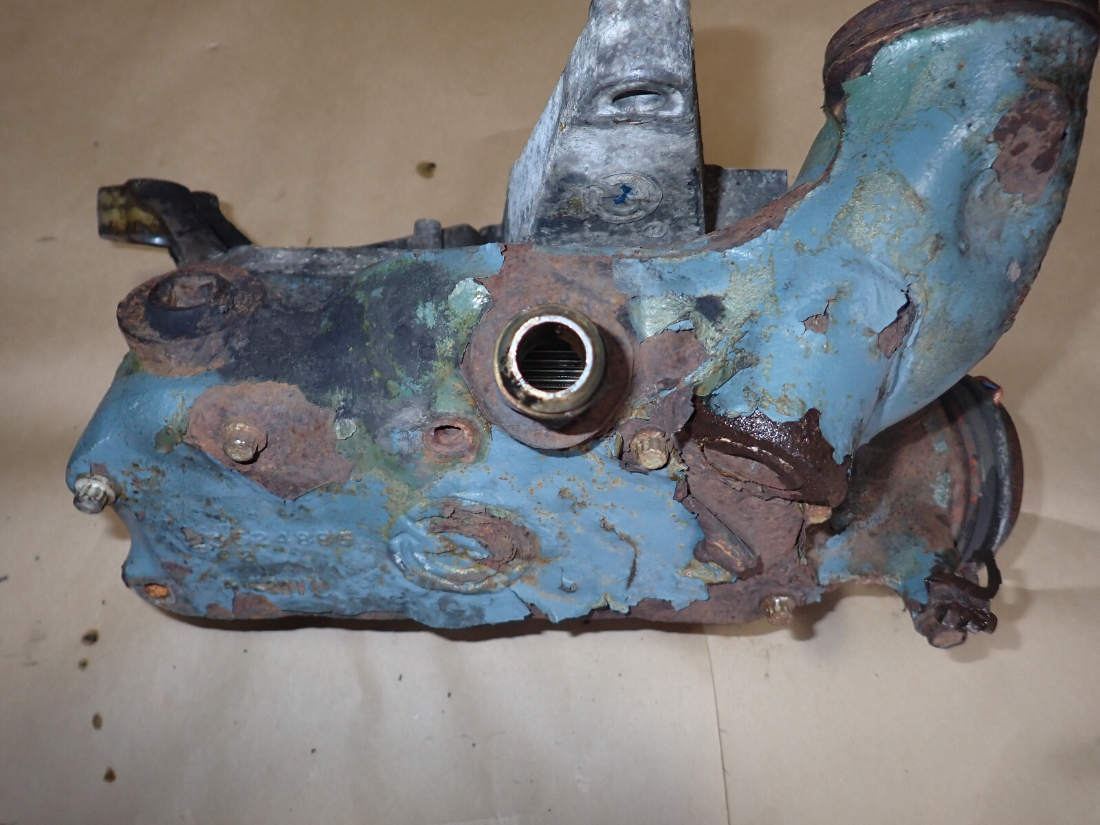 Detroit Diesel Series 60 Oil Cooler Filter Housing 23524885 for sale ...