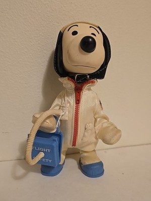 Vintage 1969 United Feature Syndicate Astronaut Flight Safety Snoopy ...
