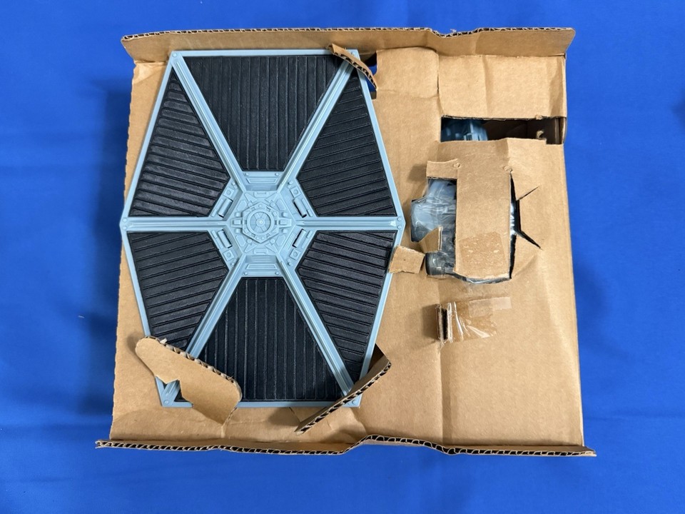 Star Wars Power of the Force TIE Fighter With Ejecting Solar Panel ...