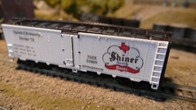 Athearn 40' steel reefer custom painted Shiner Beer | eBay
