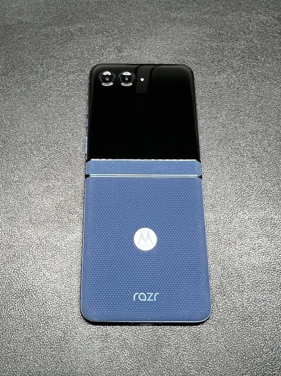 Motorola RAZR 2025 5G - 256GB | Boost Mobile Locked | Blue PANTONE ...