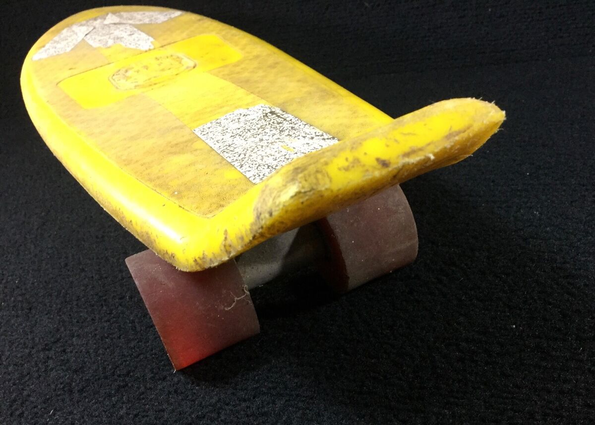 COOL ORIGINAL VINTAGE 1970'S YELLOW ROLLER DERBY 77K COOL ORIGINAL VINTAGE 1970'S YELLOW ROLLER DERBY 77K