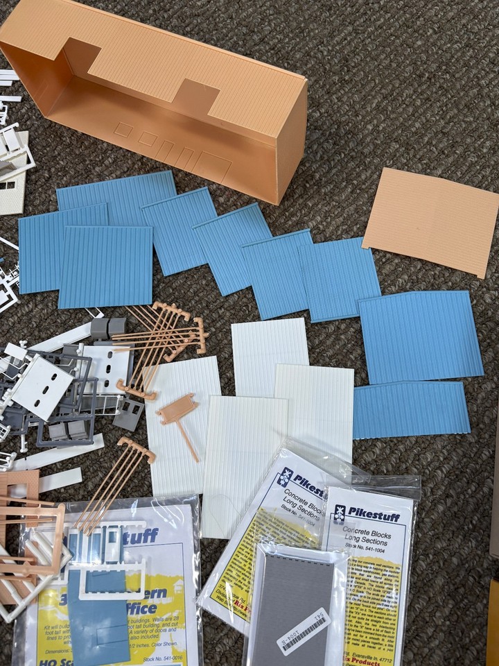 Pikestuff HO Scale Details Assortment, warehouse plus Vollmer building ...