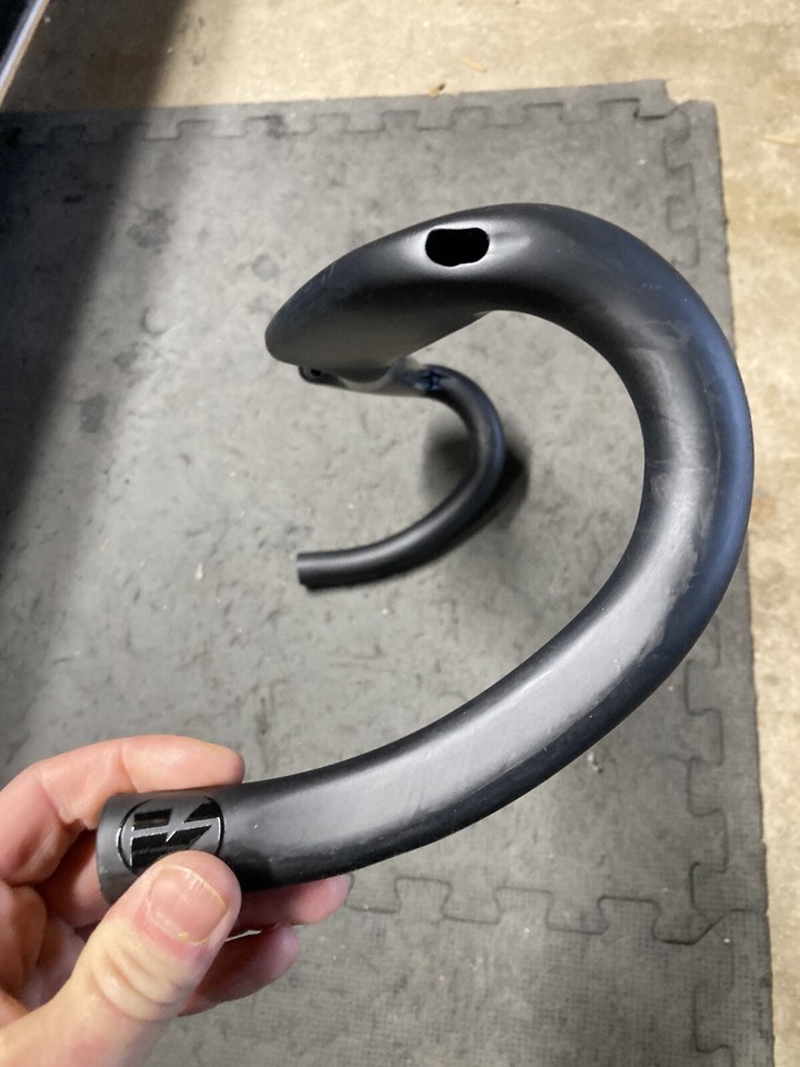 Vision Metron Aero Carbon Road Handlebar 42 cm c-c internal routing ...